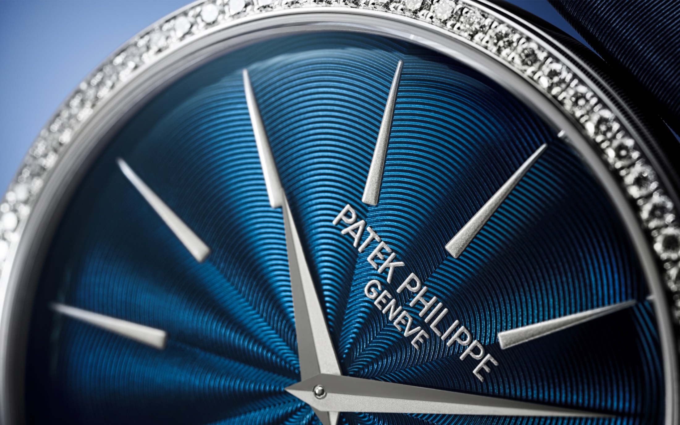 Patek Philippe | Calatrava Ref. 4997/200G-001 White Gold