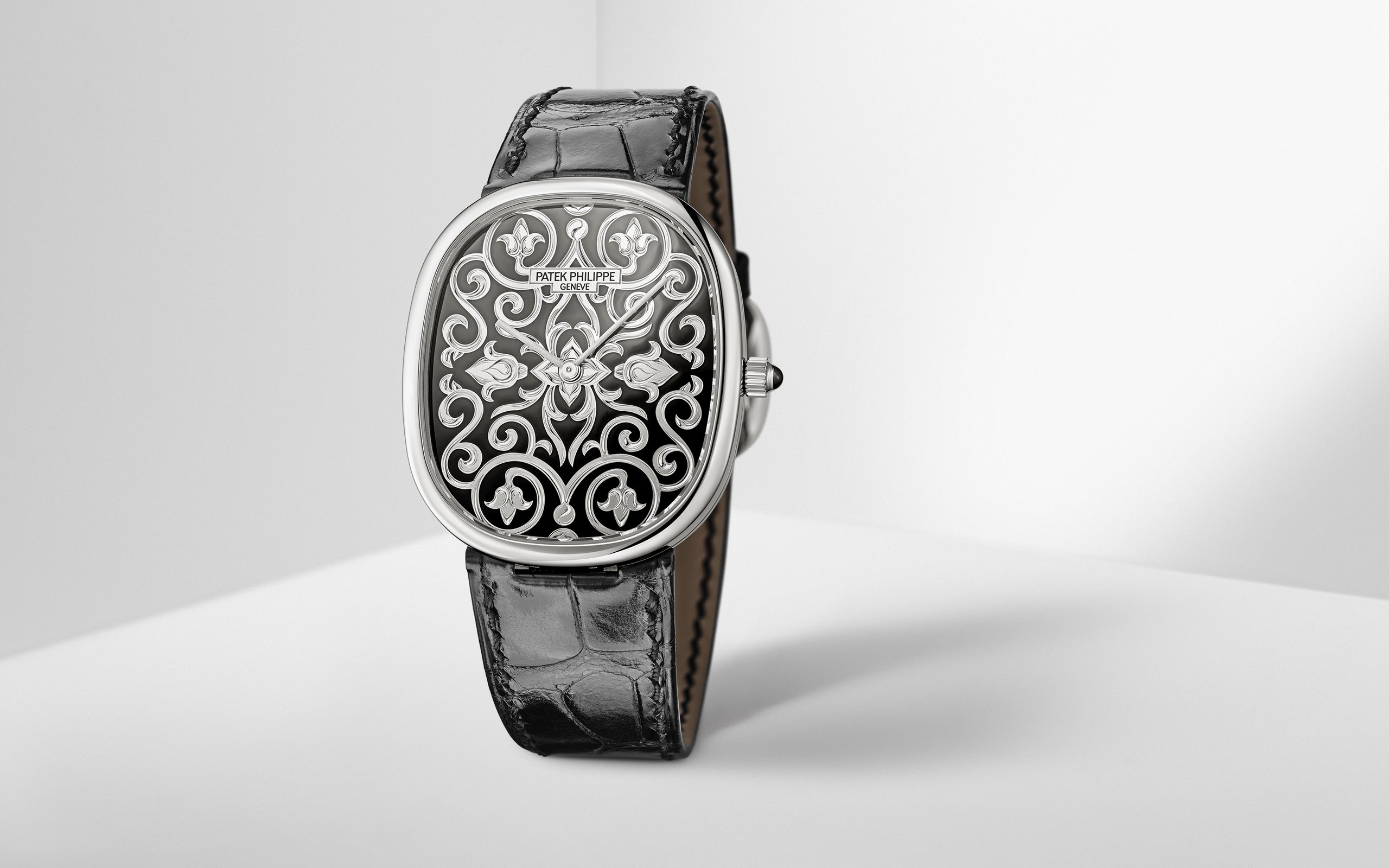 Patek Philippe | Golden Ellipse Ref. 5738/51G-001 White Gold